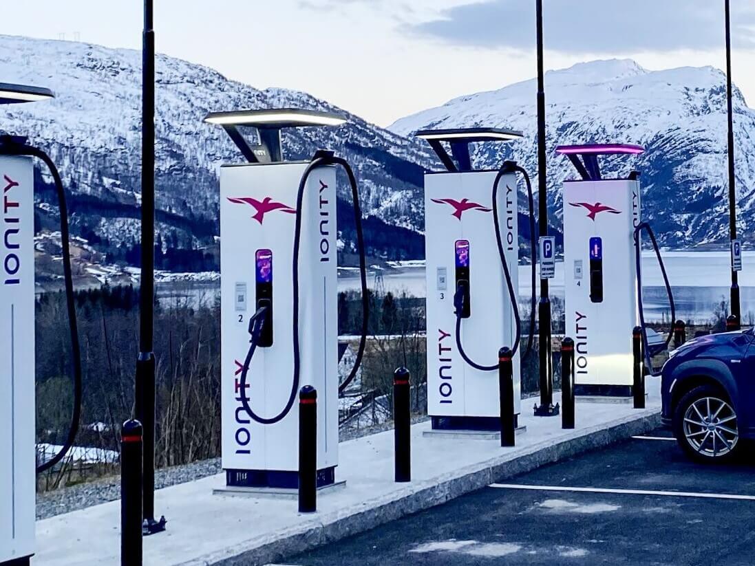 Norvēģijas autoparkā ir vairāk elektroauto nekā benzīna auto – Uzlādēts